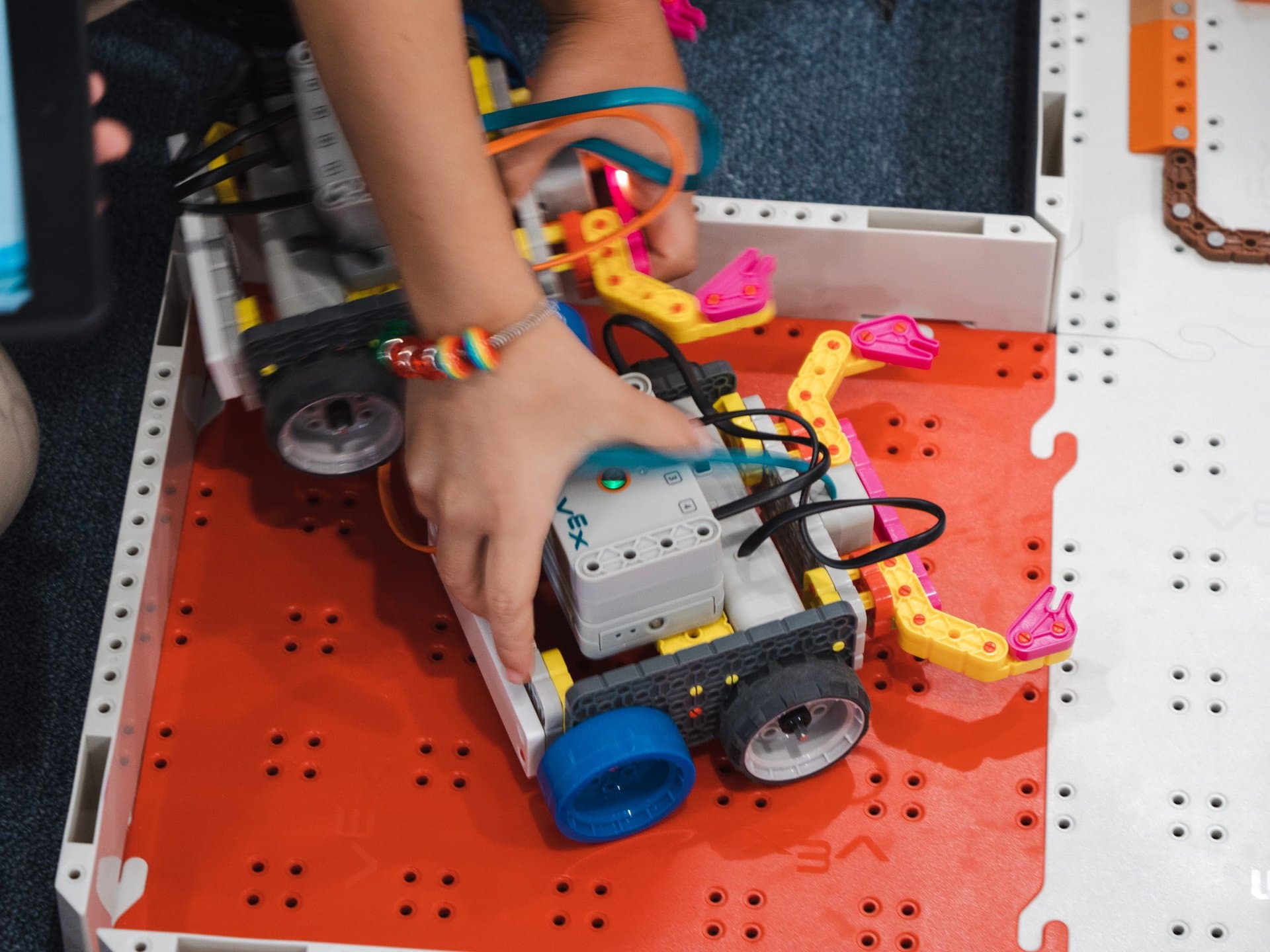 Primary Students Take on VEX House Robotics Challenge | British ...