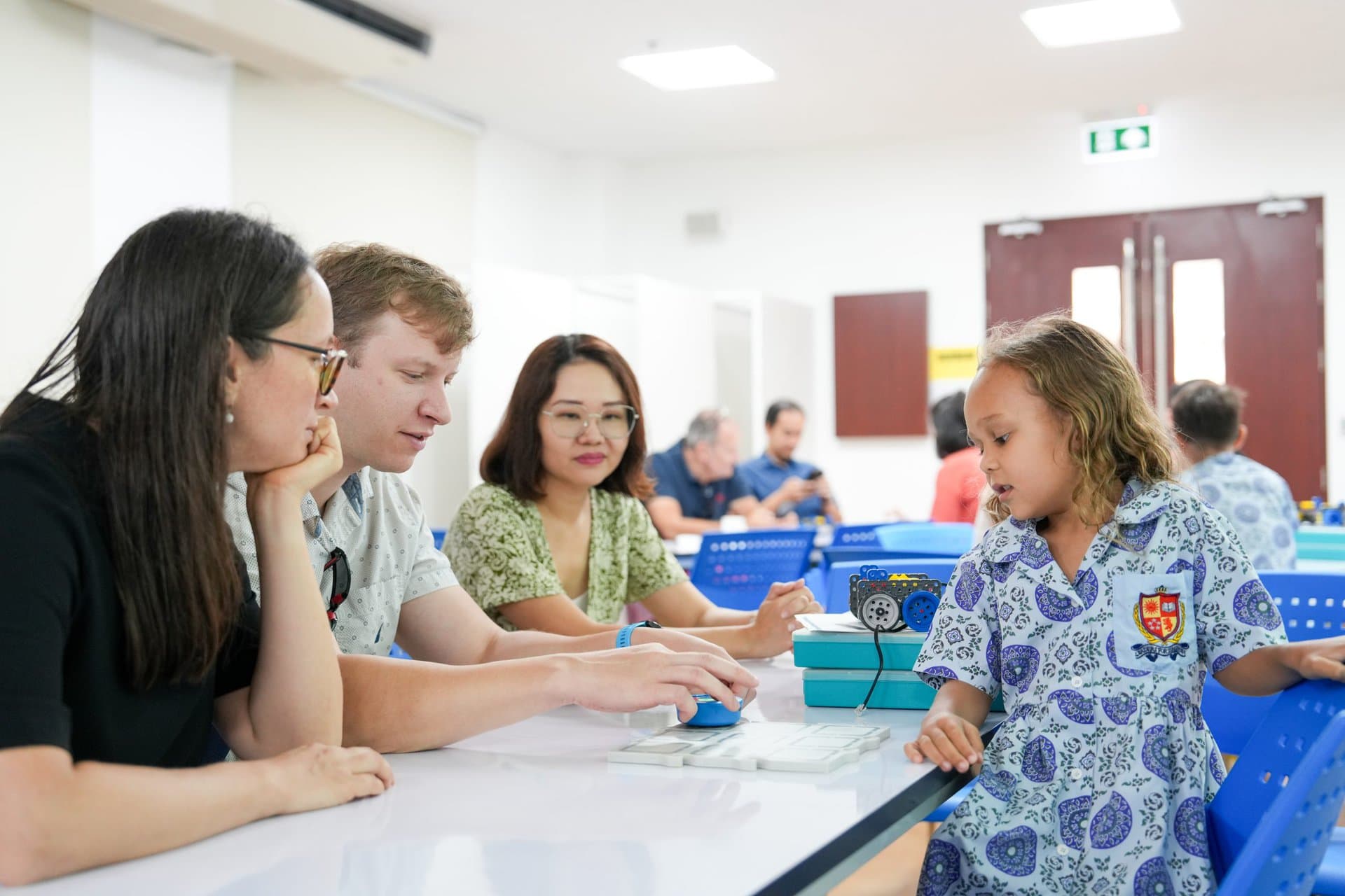 Dynamic Parent Presentation on Robotics at BISP | British International School Phuket